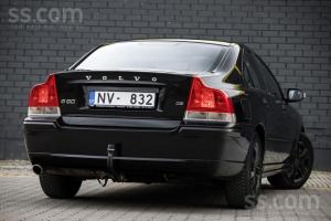Black Volvo S60 2008 in Tukums, with an engine capacity of 2.40 L and mileage of 0 thousand km for 3800 €, photo 6 on AUTOMOTO.COM.LV