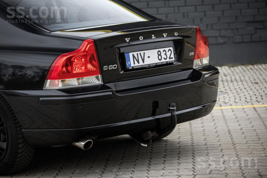 Black Volvo S60 2008 in Tukums, with an engine capacity of 2.40 L and mileage of 0 thousand km for 3800 €, photo 9 on AUTOMOTO.COM.LV