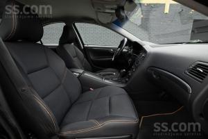 Black Volvo S60 2008 in Tukums, with an engine capacity of 2.40 L and mileage of 0 thousand km for 3800 €, photo 13 on AUTOMOTO.COM.LV