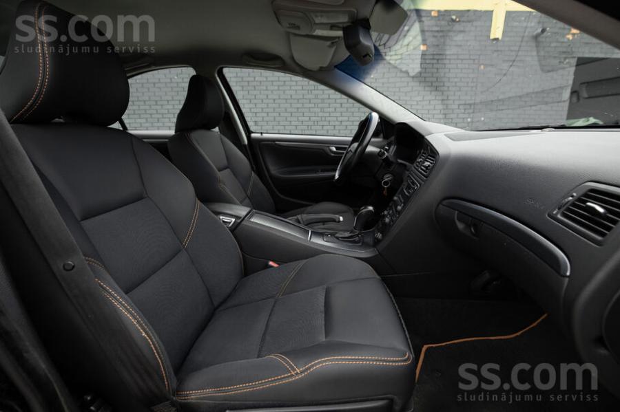 Black Volvo S60 2008 in Tukums, with an engine capacity of 2.40 L and mileage of 0 thousand km for 3800 €, photo 13 on AUTOMOTO.COM.LV