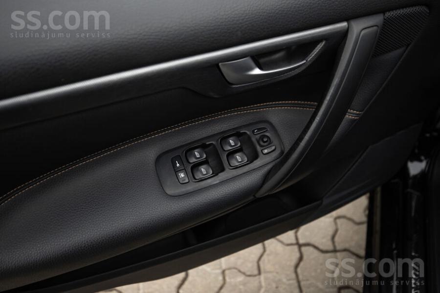 Black Volvo S60 2008 in Tukums, with an engine capacity of 2.40 L and mileage of 0 thousand km for 3800 €, photo 18 on AUTOMOTO.COM.LV