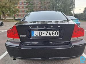 Черный Вольво С60 2008 в Рига, объемом двигателя 2.40 л и пробегом 221 тыс. км за 4200 €, фото 4 на AUTOMOTO.COM.LV