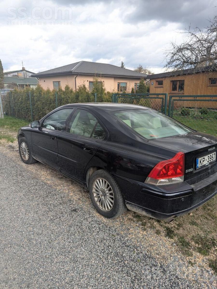 Melns Volvo S60 2008 Rīga, ar dzinēja tilpumu 2.40 L un nobraukumu 257 tūkst. km par 1550 €, foto 4 vietnē AUTOMOTO.COM.LV