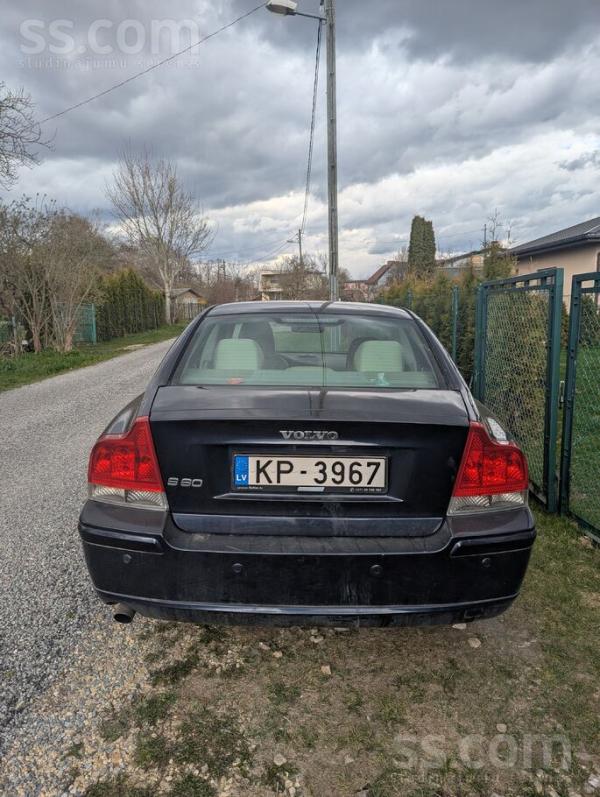 Melns Volvo S60 2008 Rīga, ar dzinēja tilpumu 2.40 L un nobraukumu 257 tūkst. km par 1550 €, foto 4 vietnē AUTOMOTO.COM.LV