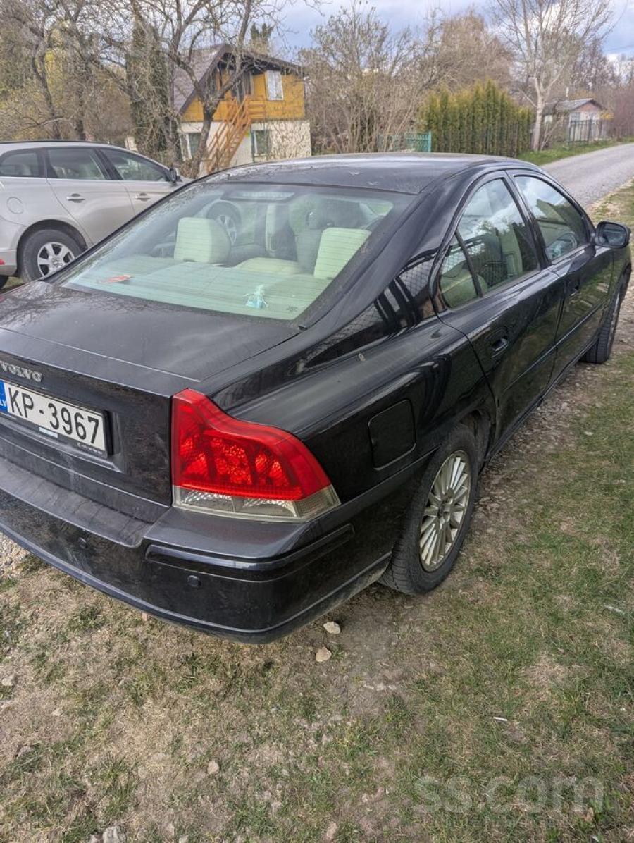 Melns Volvo S60 2008 Rīga, ar dzinēja tilpumu 2.40 L un nobraukumu 257 tūkst. km par 1550 €, foto 6 vietnē AUTOMOTO.COM.LV