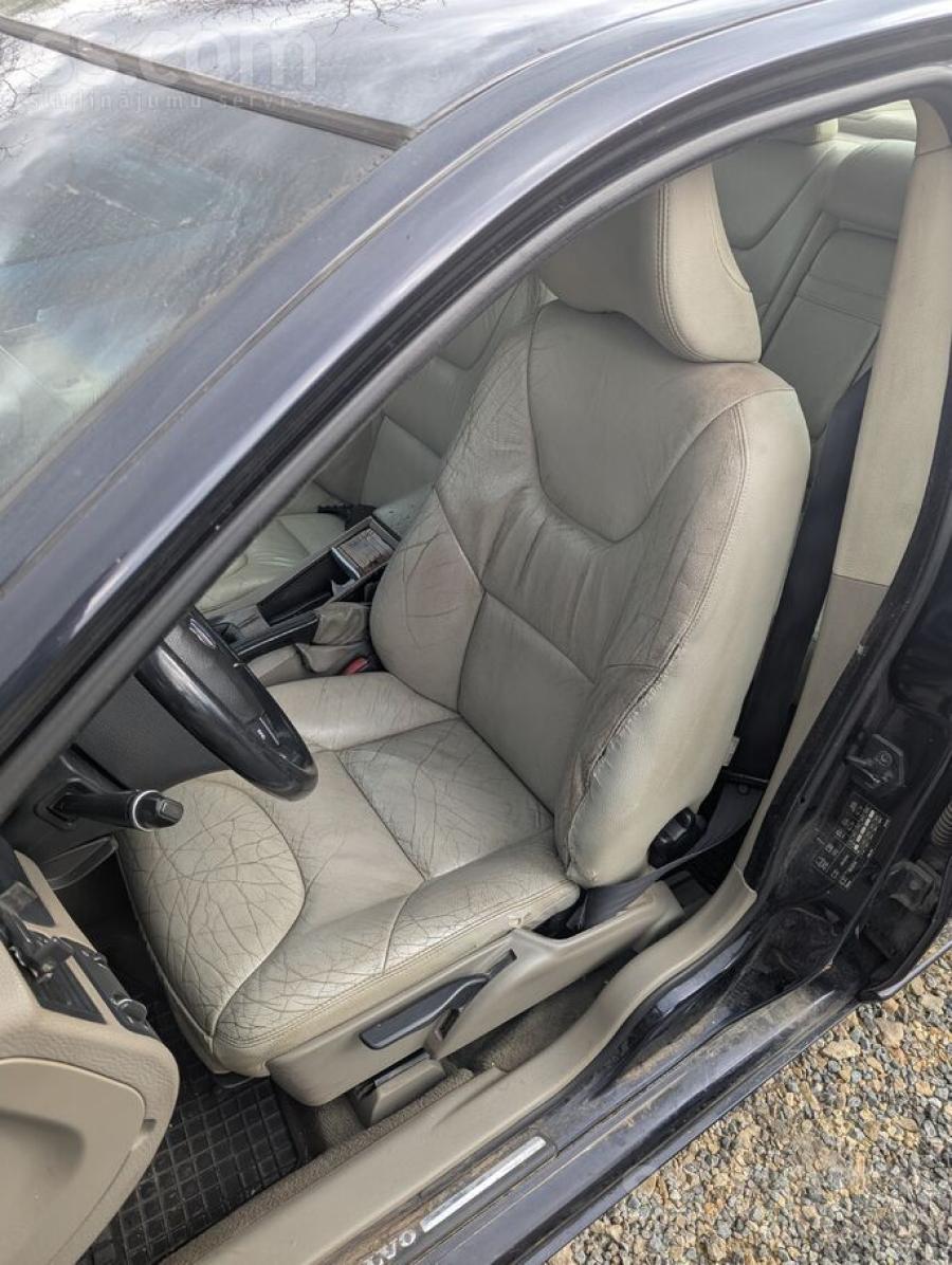 Melns Volvo S60 2008 Rīga, ar dzinēja tilpumu 2.40 L un nobraukumu 257 tūkst. km par 1550 €, foto 8 vietnē AUTOMOTO.COM.LV
