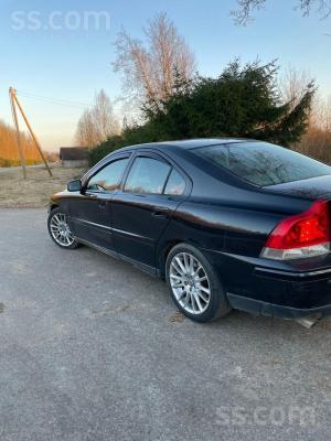 Melns Volvo S60 2008 Rīga, ar dzinēja tilpumu 2.40 L un nobraukumu 471 tūkst. km par 2300 €, foto 4 vietnē AUTOMOTO.COM.LV
