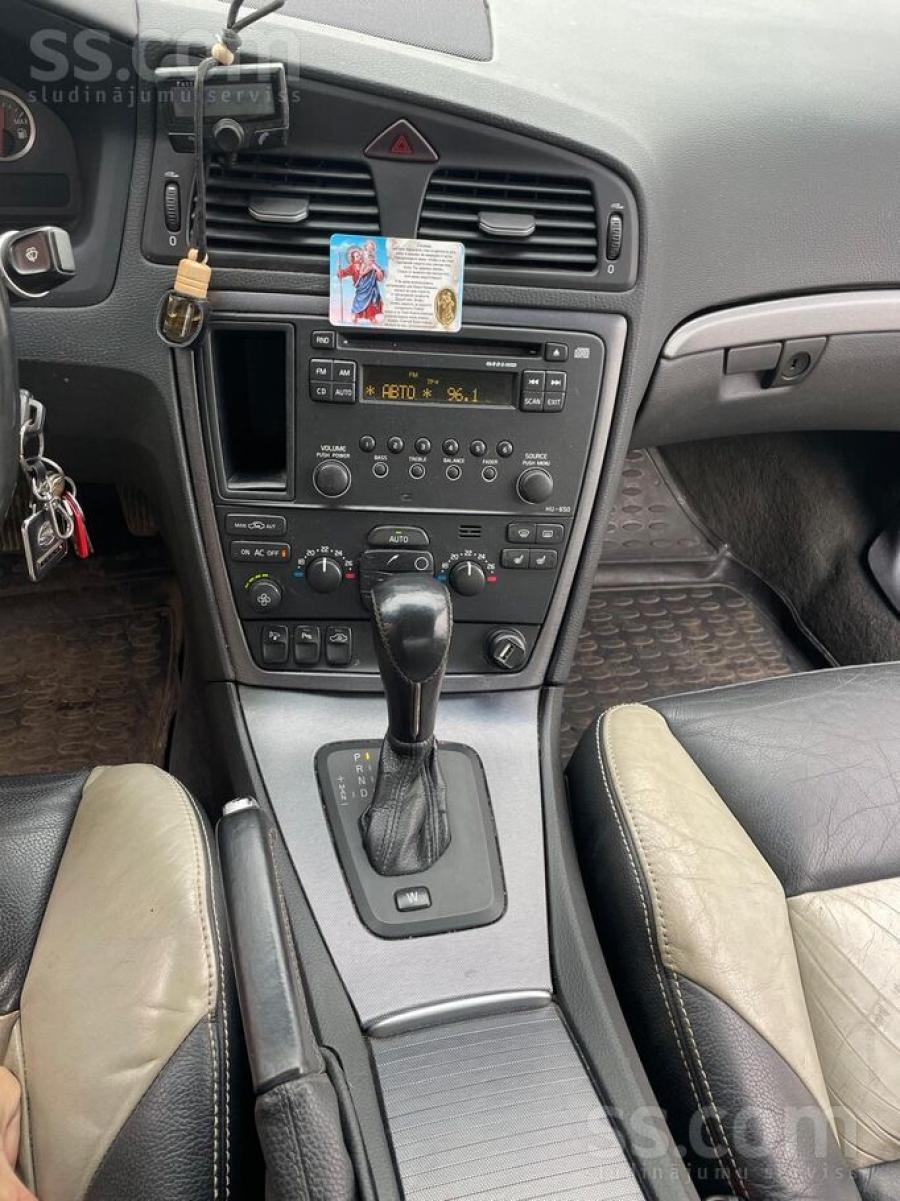 Melns Volvo S60 2008 Rīga, ar dzinēja tilpumu 2.40 L un nobraukumu 471 tūkst. km par 2300 €, foto 7 vietnē AUTOMOTO.COM.LV