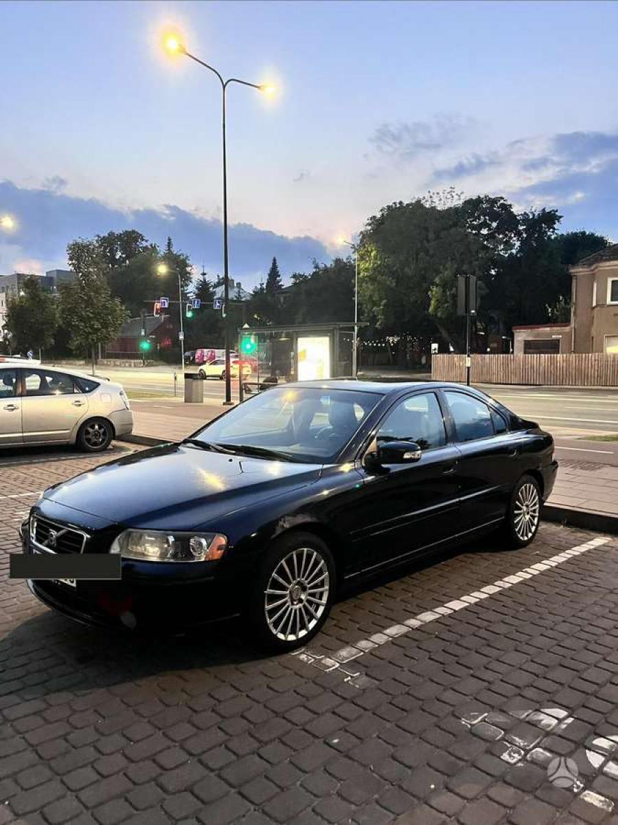 Black Volvo S60 2008 in Vilnius, with an engine capacity of 2.40 L and mileage of 467 thousand km for 2000 €, photo 4 on AUTOMOTO.COM.LV