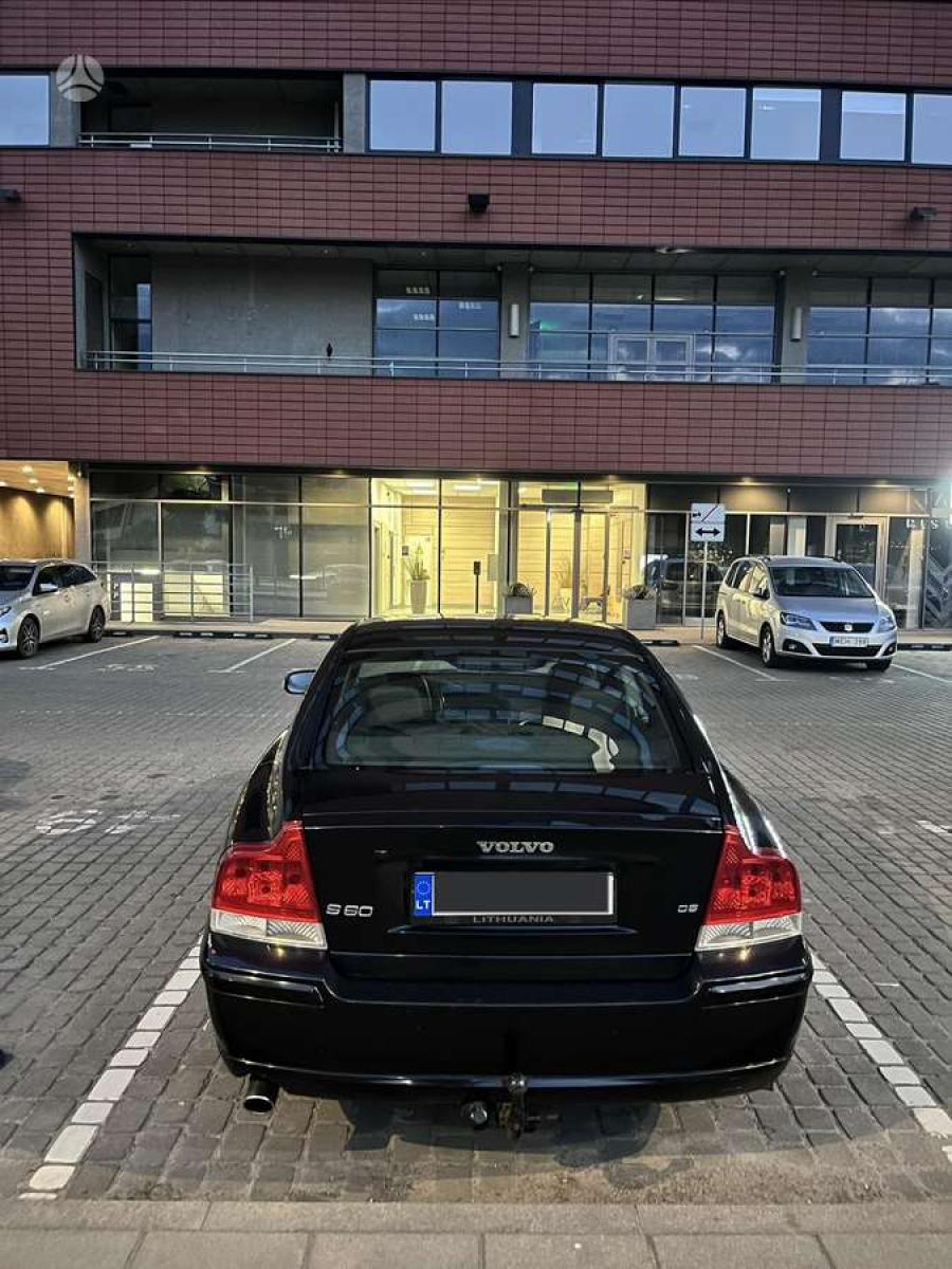 Black Volvo S60 2008 in Vilnius, with an engine capacity of 2.40 L and mileage of 467 thousand km for 2000 €, photo 5 on AUTOMOTO.COM.LV