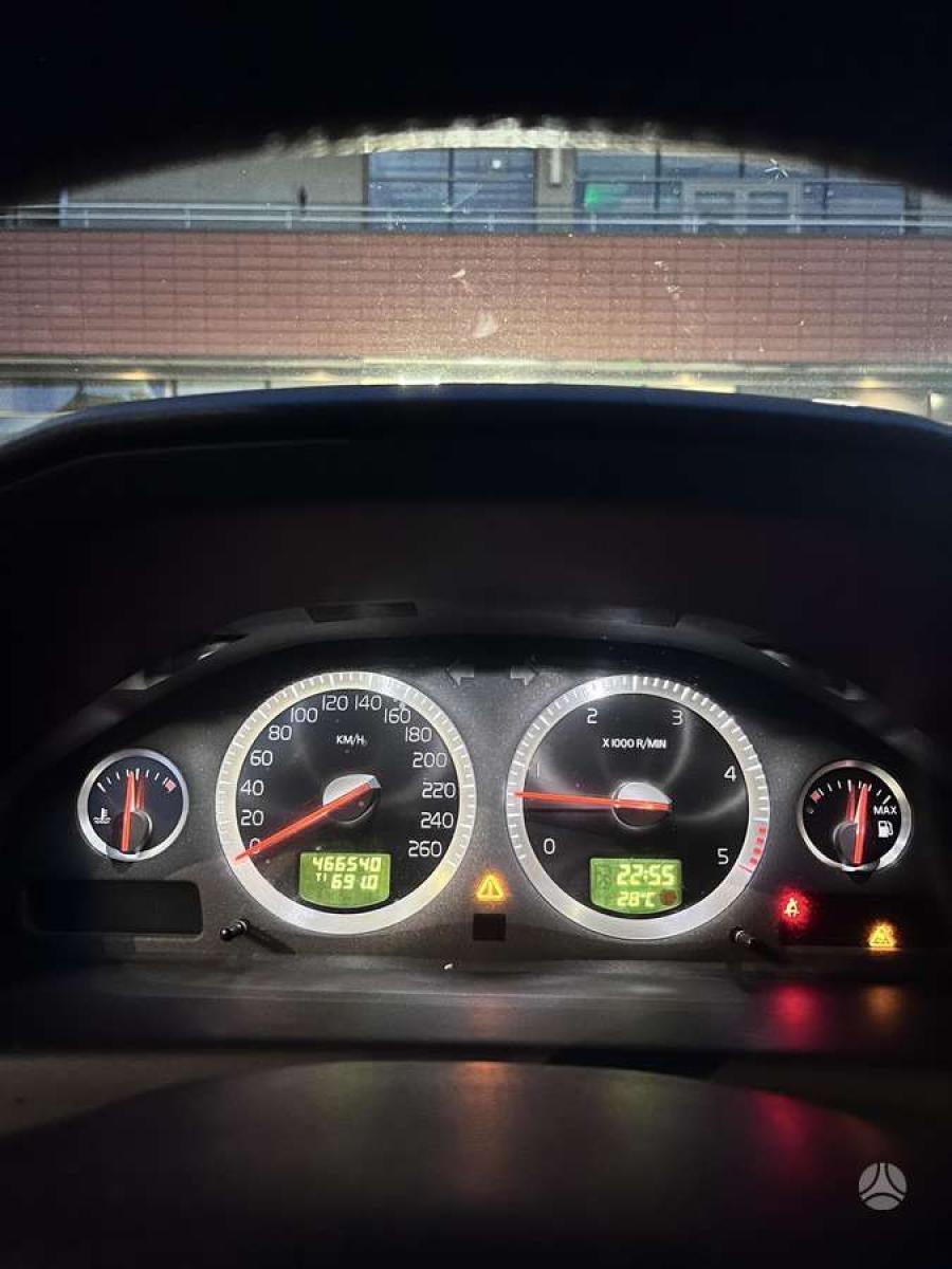 Black Volvo S60 2008 in Vilnius, with an engine capacity of 2.40 L and mileage of 467 thousand km for 2000 €, photo 11 on AUTOMOTO.COM.LV