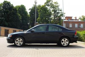 Black Volvo S60 2008 in Riga, with an engine capacity of 2.40 L and mileage of 322 thousand km for 2450 €, photo 3 on AUTOMOTO.COM.LV