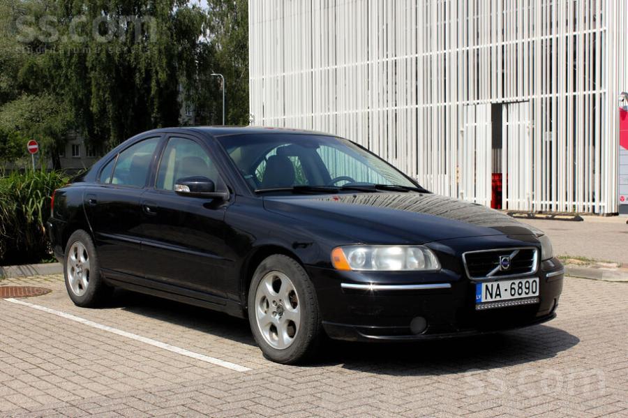 Black Volvo S60 2008 in Riga, with an engine capacity of 2.40 L and mileage of 322 thousand km for 2450 €, photo 5 on AUTOMOTO.COM.LV