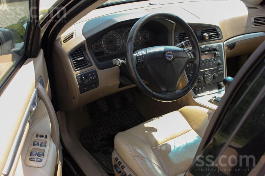 Black Volvo S60 2008 in Riga, with an engine capacity of 2.40 L and mileage of 322 thousand km for 2450 €, photo 7 on AUTOMOTO.COM.LV