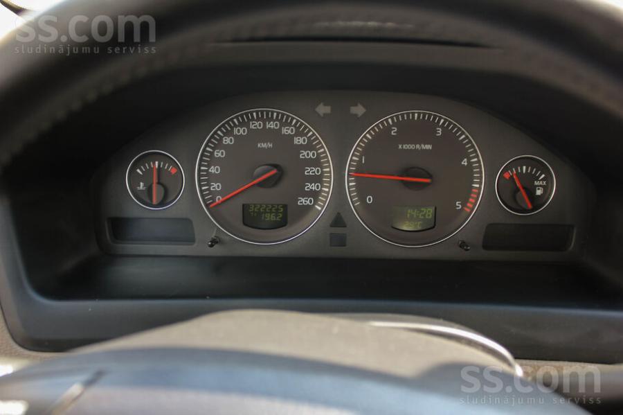 Black Volvo S60 2008 in Riga, with an engine capacity of 2.40 L and mileage of 322 thousand km for 2450 €, photo 10 on AUTOMOTO.COM.LV