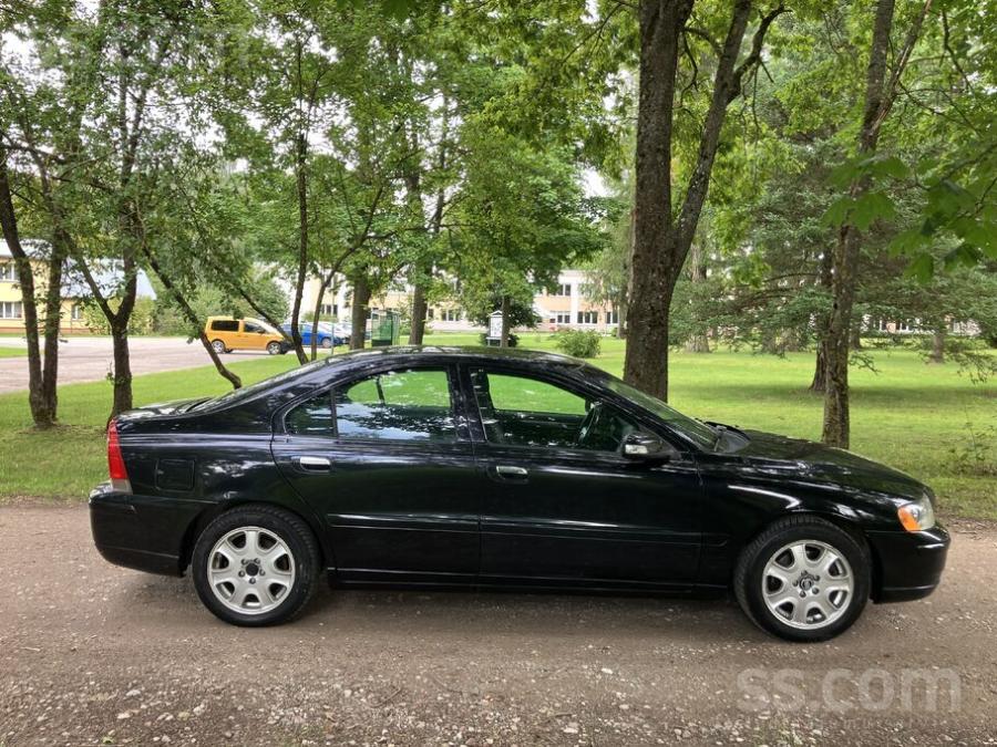 Melns Volvo S60 2008 Jelgava, ar dzinēja tilpumu 2.40 L un nobraukumu 395 tūkst. km par 1990 €, foto 4 vietnē AUTOMOTO.COM.LV