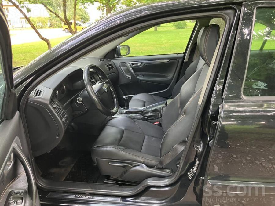 Melns Volvo S60 2008 Jelgava, ar dzinēja tilpumu 2.40 L un nobraukumu 395 tūkst. km par 1990 €, foto 11 vietnē AUTOMOTO.COM.LV