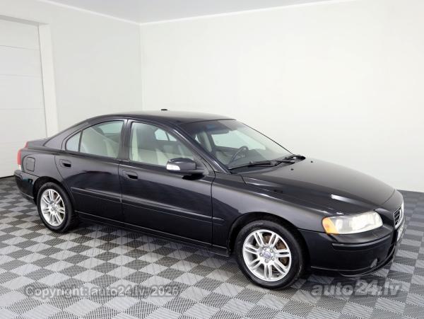 Black Volvo S60 2008 in Tallinn, with an engine capacity of 2.40 L and mileage of 322 thousand km for 1599 €, photo 1 on AUTOMOTO.COM.LV