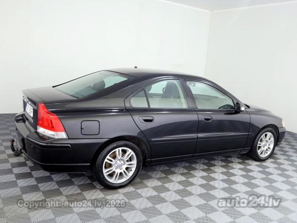 Black Volvo S60 2008 in Tallinn, with an engine capacity of 2.40 L and mileage of 322 thousand km for 1599 €, photo 3 on AUTOMOTO.COM.LV