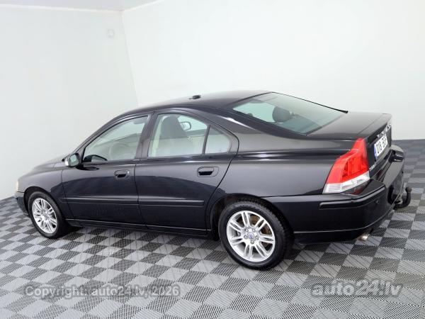 Black Volvo S60 2008 in Tallinn, with an engine capacity of 2.40 L and mileage of 322 thousand km for 1599 €, photo 4 on AUTOMOTO.COM.LV