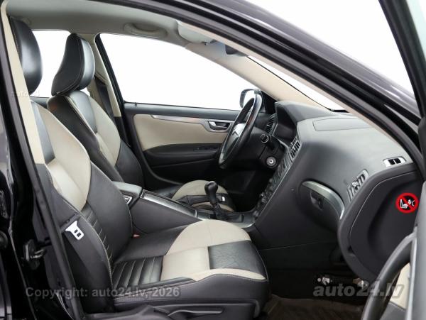 Black Volvo S60 2008 in Tallinn, with an engine capacity of 2.40 L and mileage of 322 thousand km for 1599 €, photo 6 on AUTOMOTO.COM.LV