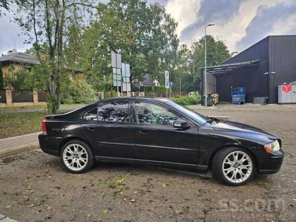 Black Volvo S60 2008 in Riga, with an engine capacity of 2.40 L and mileage of 307 thousand km for 3900 €, photo 2 on AUTOMOTO.COM.LV