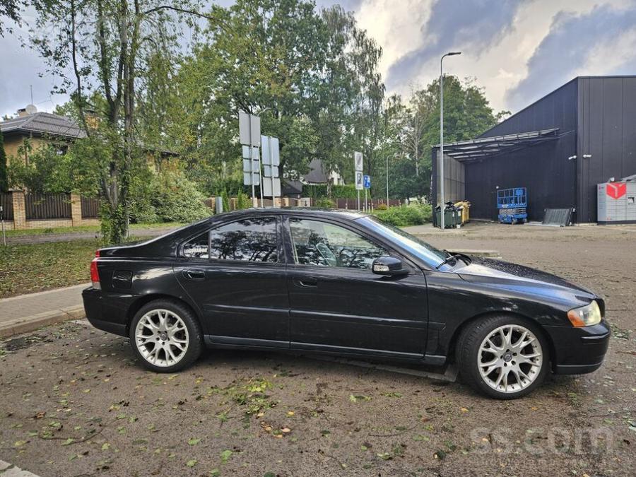 Melns Volvo S60 2008 Rīga, ar dzinēja tilpumu 2.40 L un nobraukumu 307 tūkst. km par 3900 €, foto 3 vietnē AUTOMOTO.COM.LV