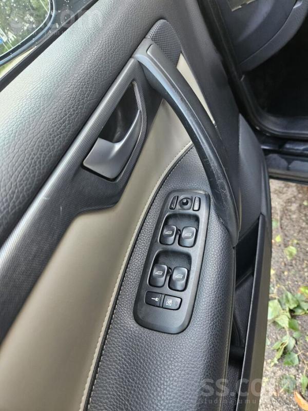 Black Volvo S60 2008 in Riga, with an engine capacity of 2.40 L and mileage of 308 thousand km for 3500 €, photo 10 on AUTOMOTO.COM.LV
