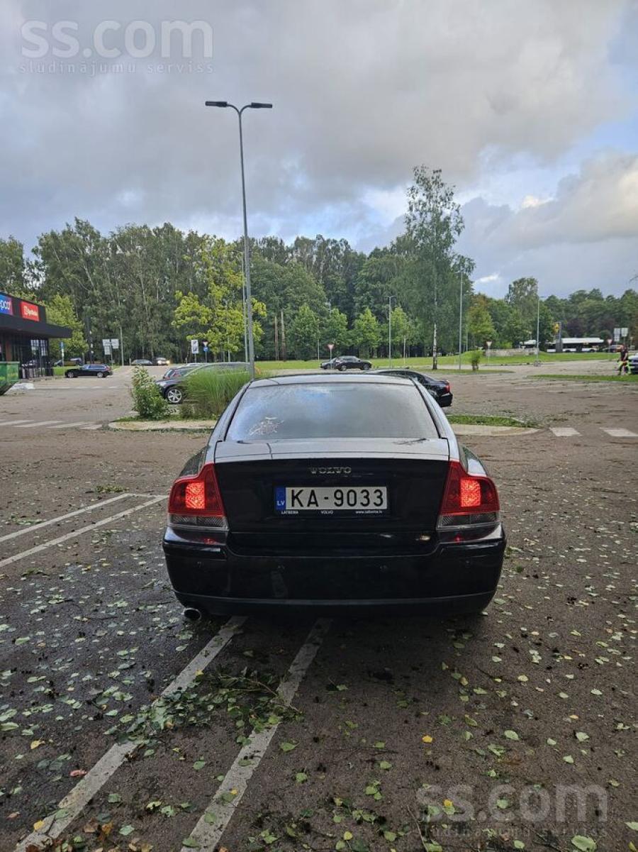 Melns Volvo S60 2008 Rīga, ar dzinēja tilpumu 2.40 L un nobraukumu 308 tūkst. km par 3500 €, foto 14 vietnē AUTOMOTO.COM.LV