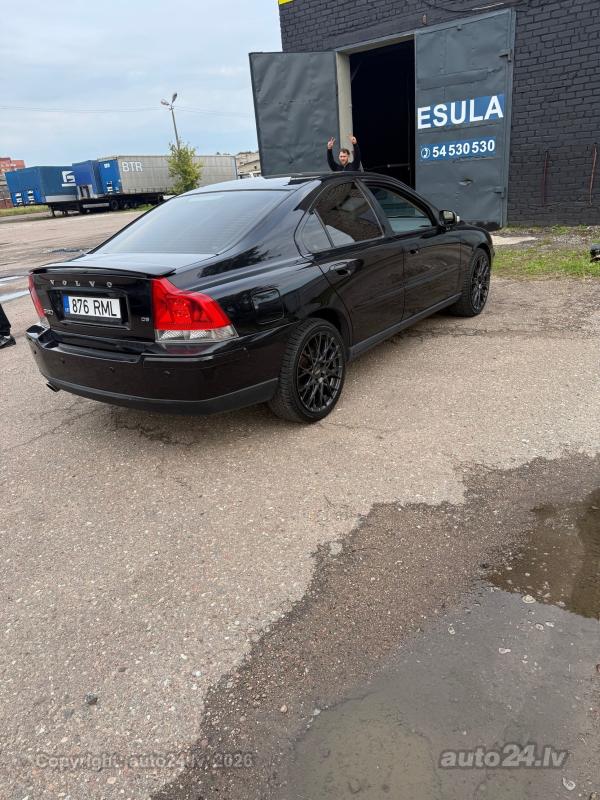Вольво С60 2008 в Таллин на AUTOMOTO.COM.LV Черный Вольво С60 2008 в Таллин, объемом двигателя 2.40 л и пробегом 0 тыс. км за 6000 €, фото 3 на AUTOMOTO.COM.LV