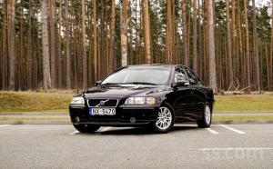 Black Volvo S60 2009 in Riga, with an engine capacity of 2.40 L and mileage of 284 thousand km for 4890 €, photo 1 on AUTOMOTO.COM.LV