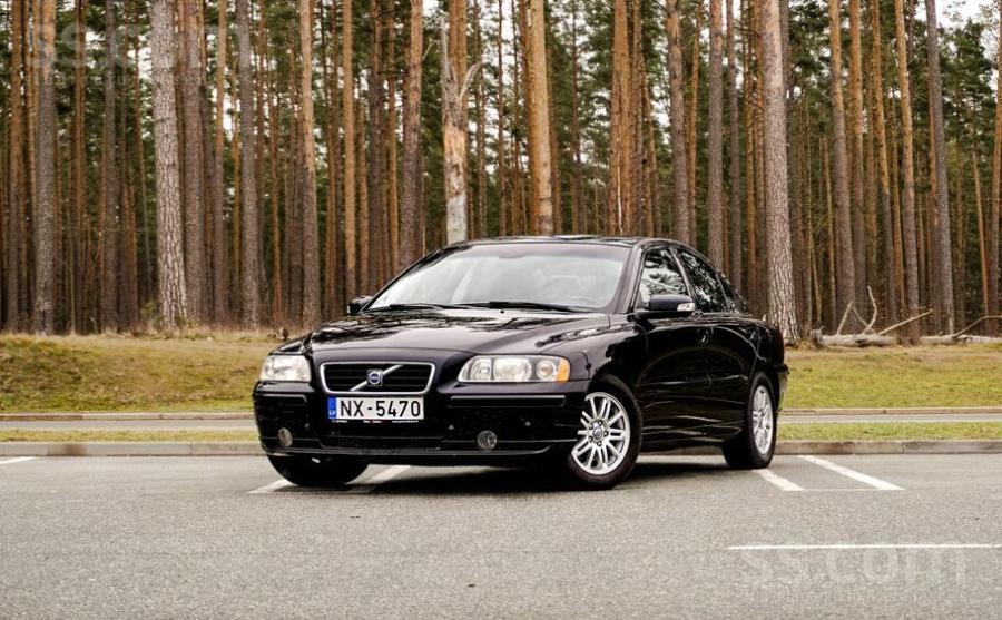 Black Volvo S60 2009 in Riga, with an engine capacity of 2.40 L and mileage of 284 thousand km for 4890 €, photo 1 on AUTOMOTO.COM.LV