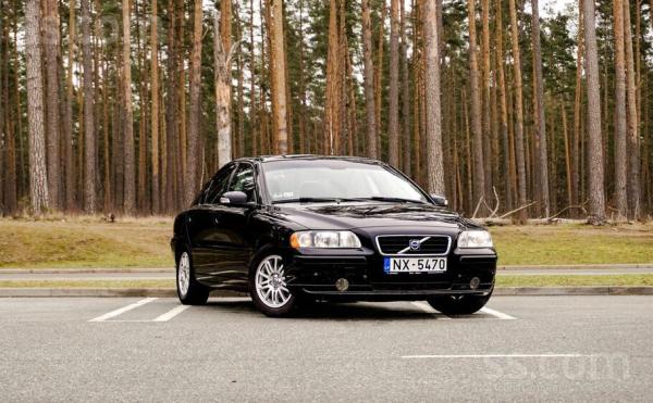 Black Volvo S60 2009 in Riga, with an engine capacity of 2.40 L and mileage of 284 thousand km for 4890 €, photo 2 on AUTOMOTO.COM.LV