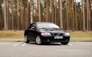 Black Volvo S60 2009 in Riga, with an engine capacity of 2.40 L and mileage of 284 thousand km for 4890 €, photo 2 on AUTOMOTO.COM.LV