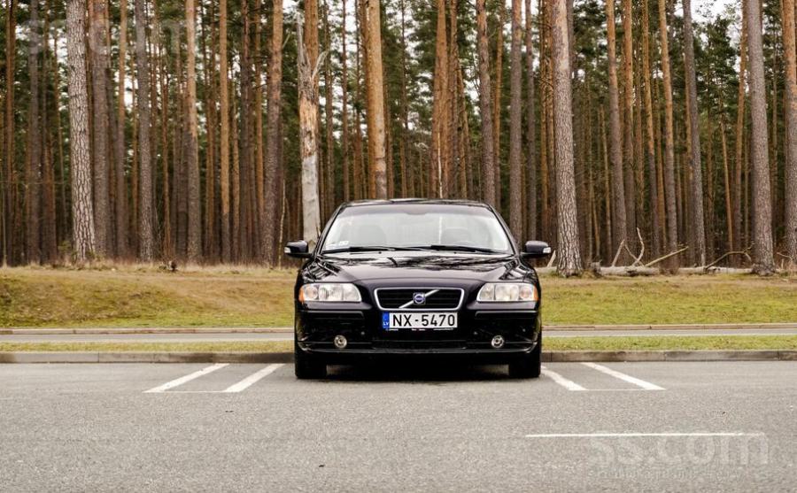 Black Volvo S60 2009 in Riga, with an engine capacity of 2.40 L and mileage of 284 thousand km for 4890 €, photo 3 on AUTOMOTO.COM.LV