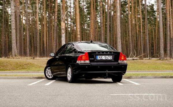 Black Volvo S60 2009 in Riga, with an engine capacity of 2.40 L and mileage of 284 thousand km for 4890 €, photo 7 on AUTOMOTO.COM.LV