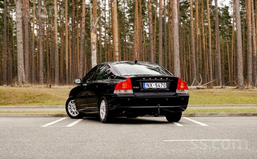 Black Volvo S60 2009 in Riga, with an engine capacity of 2.40 L and mileage of 284 thousand km for 4890 €, photo 7 on AUTOMOTO.COM.LV