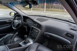 Black Volvo S60 2009 in Riga, with an engine capacity of 2.40 L and mileage of 284 thousand km for 4890 €, photo 10 on AUTOMOTO.COM.LV