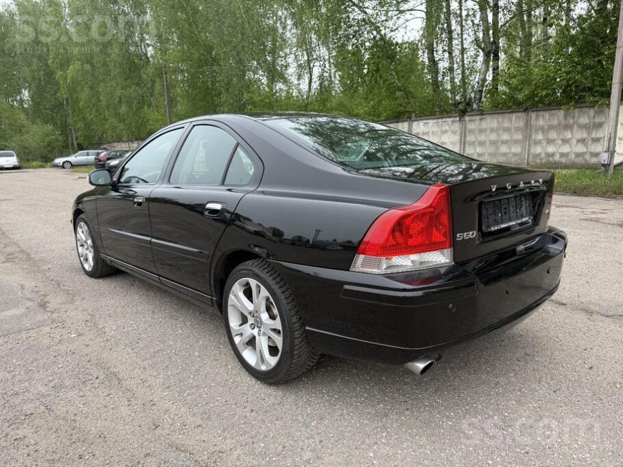 Melns Volvo S60 2009 Rīga, ar dzinēja tilpumu 2.40 L un nobraukumu 259 tūkst. km par 4680 €, foto 3 vietnē AUTOMOTO.COM.LV
