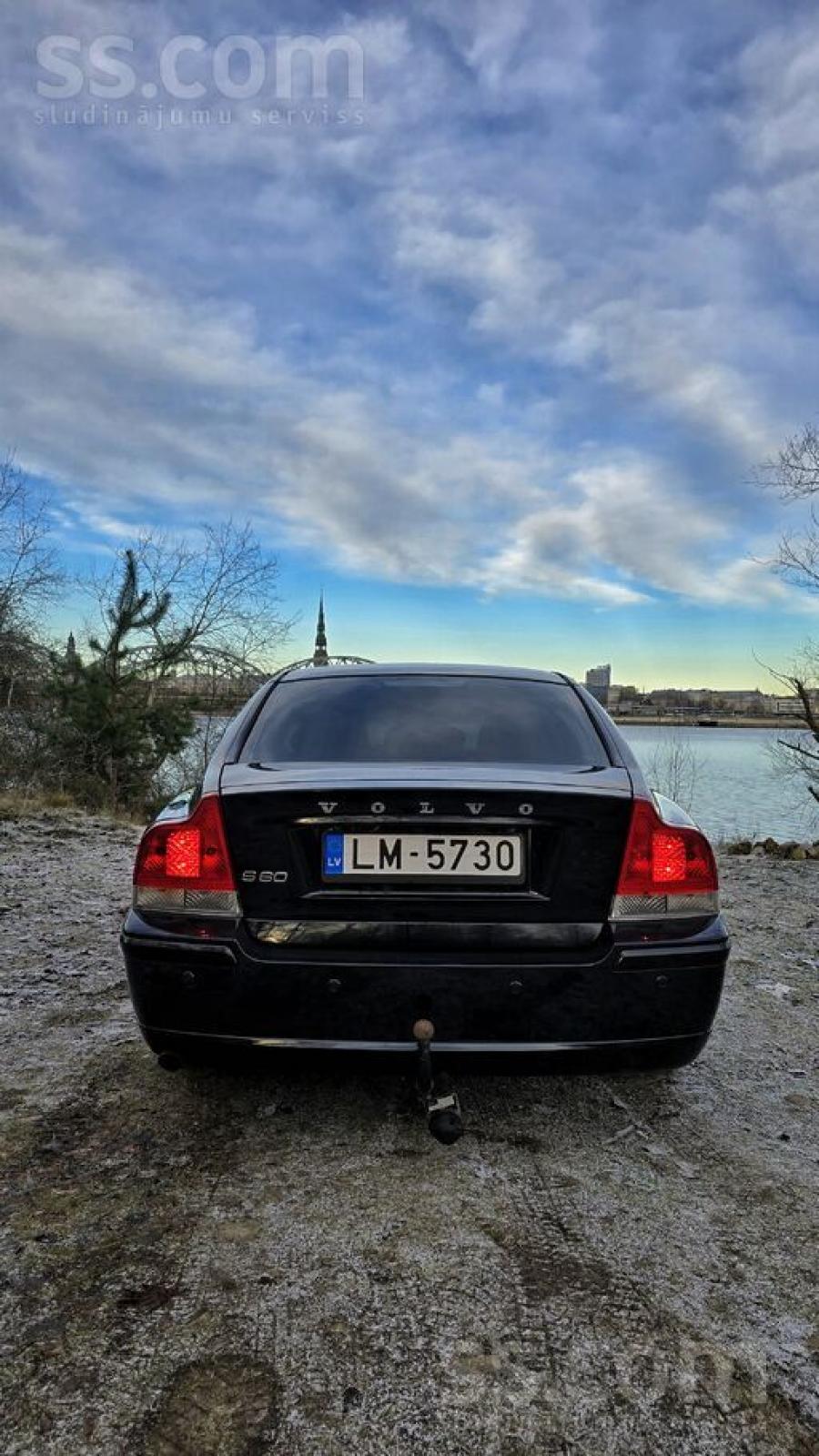 Melns Volvo S60 2009 Rīga, ar dzinēja tilpumu 2.40 L un nobraukumu 312 tūkst. km par 2700 €, foto 3 vietnē AUTOMOTO.COM.LV