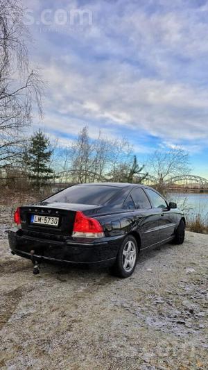 Melns Volvo S60 2009 Rīga, ar dzinēja tilpumu 2.40 L un nobraukumu 312 tūkst. km par 2700 €, foto 4 vietnē AUTOMOTO.COM.LV