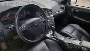 Black Volvo S60 2009 in Riga, with an engine capacity of 2.40 L and mileage of 300 thousand km for 3450 €, photo 4 on AUTOMOTO.COM.LV