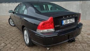 Black Volvo S60 2009 in Riga, with an engine capacity of 2.40 L and mileage of 300 thousand km for 3450 €, photo 7 on AUTOMOTO.COM.LV