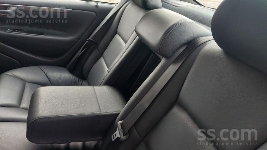 Black Volvo S60 2009 in Riga, with an engine capacity of 2.40 L and mileage of 300 thousand km for 3450 €, photo 8 on AUTOMOTO.COM.LV