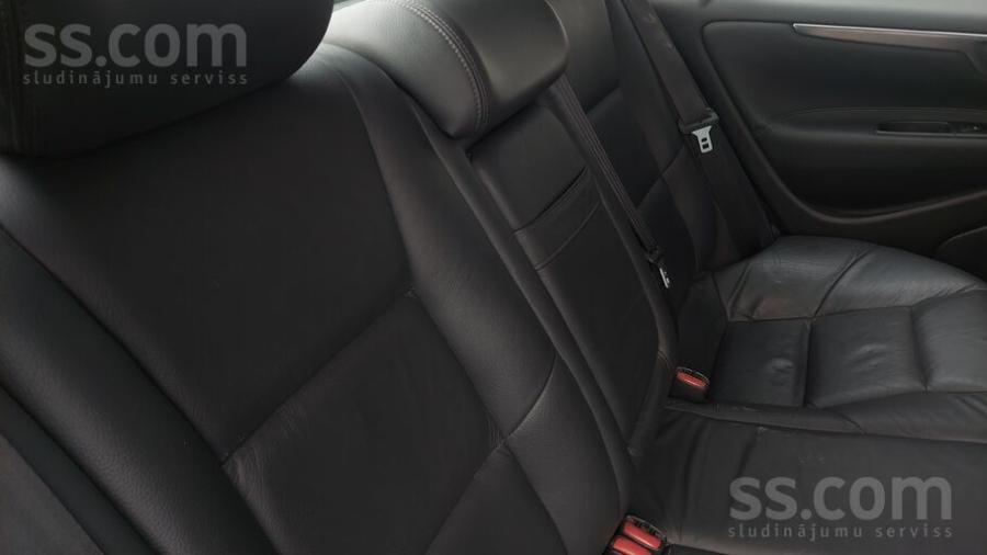 Black Volvo S60 2009 in Riga, with an engine capacity of 2.40 L and mileage of 300 thousand km for 3450 €, photo 9 on AUTOMOTO.COM.LV