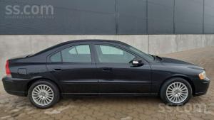 Black Volvo S60 2009 in Riga, with an engine capacity of 2.40 L and mileage of 300 thousand km for 3450 €, photo 10 on AUTOMOTO.COM.LV