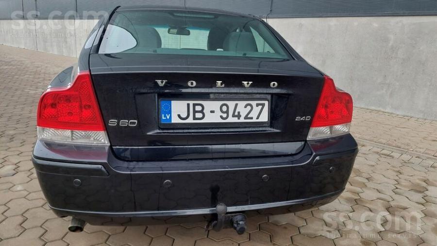 Black Volvo S60 2009 in Riga, with an engine capacity of 2.40 L and mileage of 300 thousand km for 3450 €, photo 15 on AUTOMOTO.COM.LV