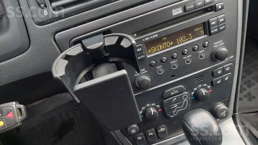 Black Volvo S60 2009 in Riga, with an engine capacity of 2.40 L and mileage of 300 thousand km for 3450 €, photo 17 on AUTOMOTO.COM.LV