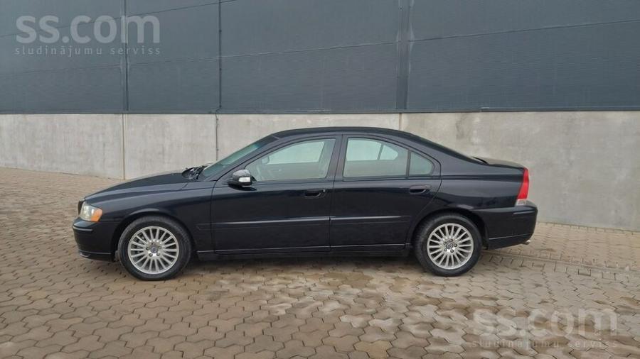 Black Volvo S60 2009 in Riga, with an engine capacity of 2.40 L and mileage of 300 thousand km for 3450 €, photo 27 on AUTOMOTO.COM.LV