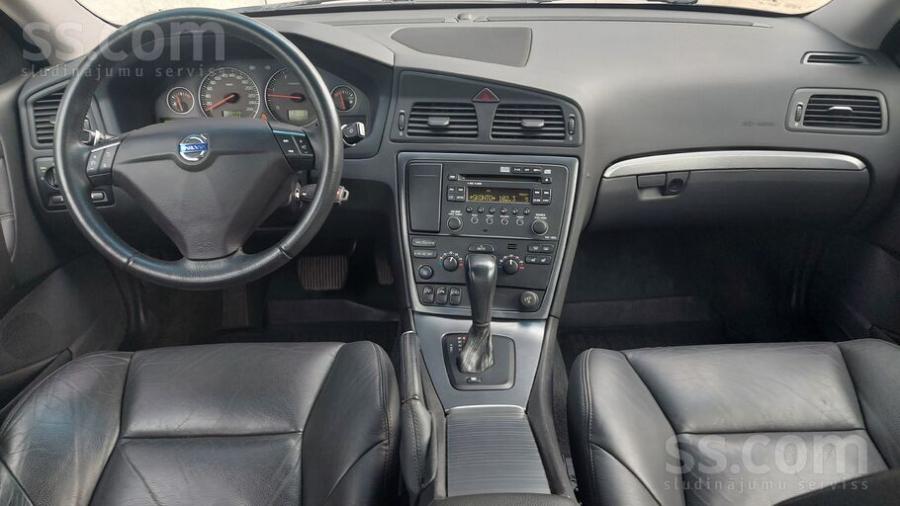 Black Volvo S60 2009 in Riga, with an engine capacity of 2.40 L and mileage of 300 thousand km for 3450 €, photo 28 on AUTOMOTO.COM.LV
